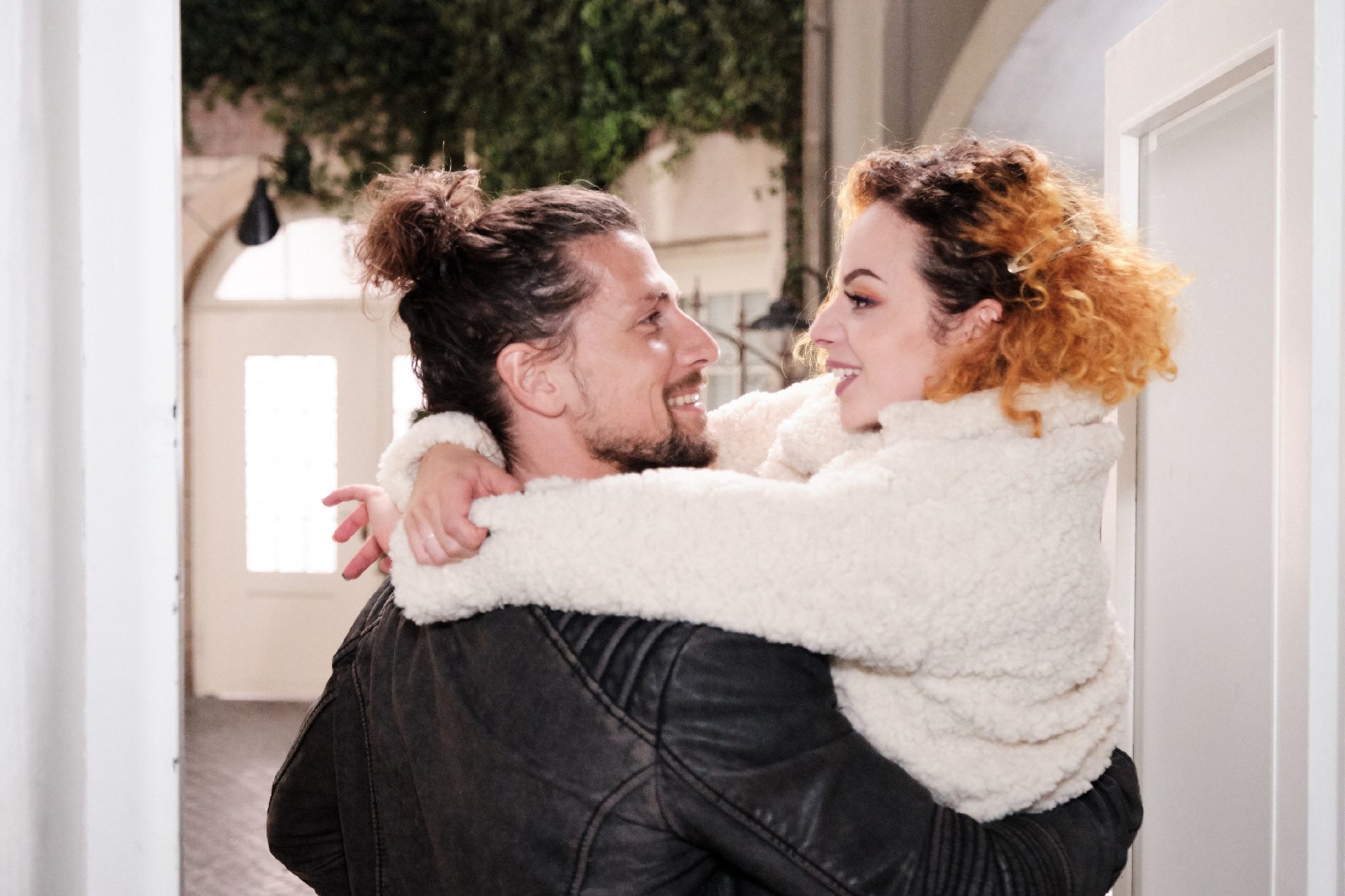 Isabelle Geiss im Interview: „Nika würde für ihren Bruder durch die Hölle gehen!“ – Offizieller ...