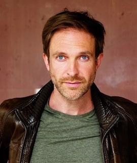 Escort-Alarm: Schauspieler Hugo Grimm als Baubürgermeister Carsten Buchner – Offizieller „Unter ...