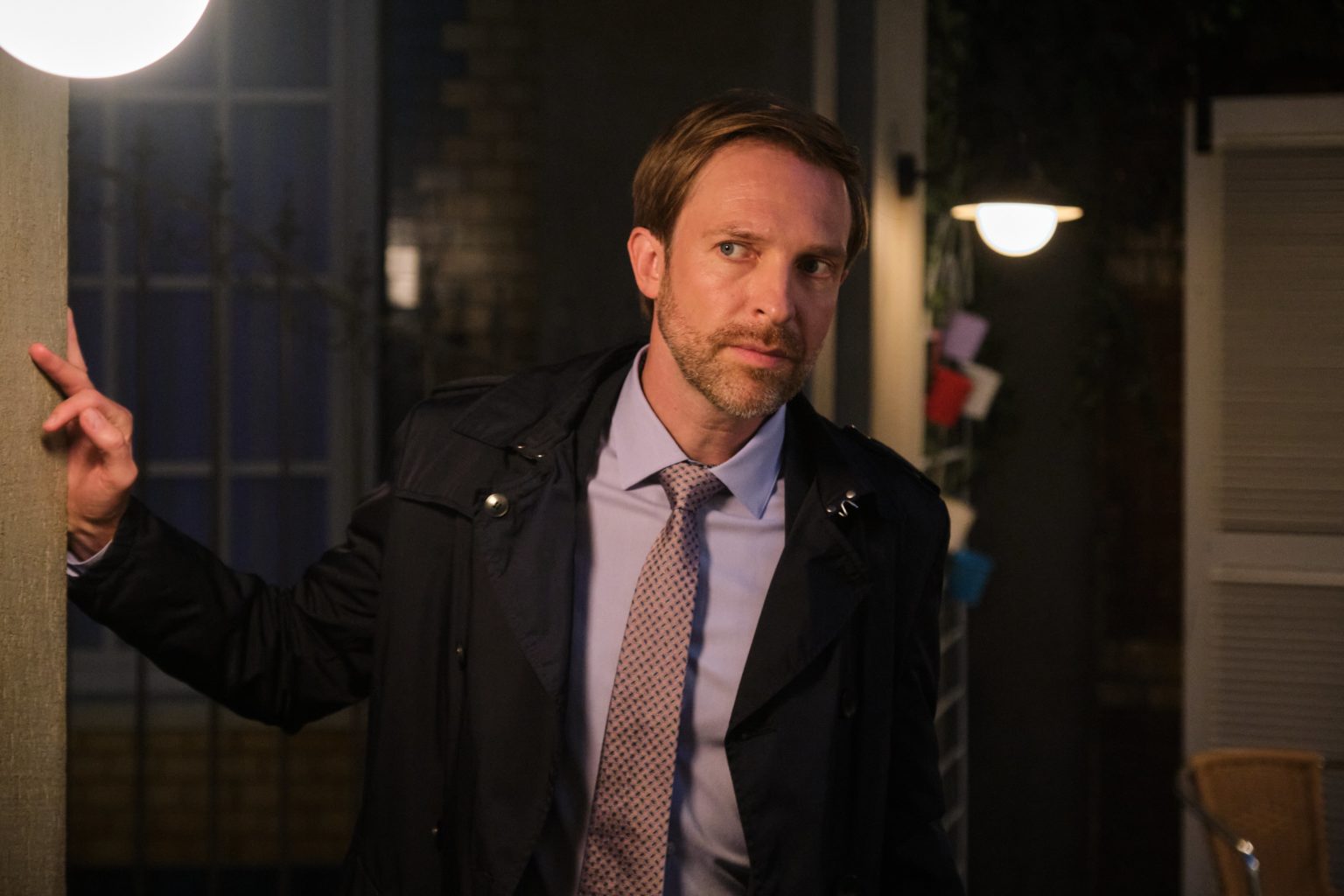 Escort-Alarm: Schauspieler Hugo Grimm als Baubürgermeister Carsten Buchner – Offizieller „Unter ...