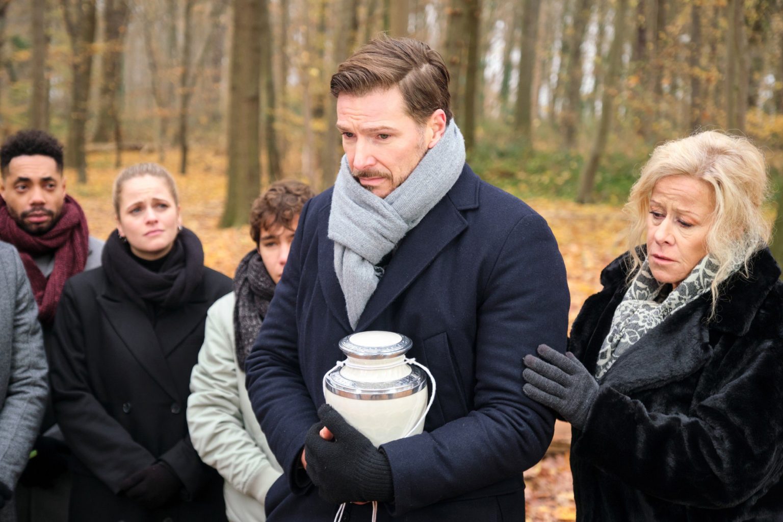 Trauriger Abschied in Bildern: Corinna wird beerdigt – Offizieller „Unter uns“-Fanclub