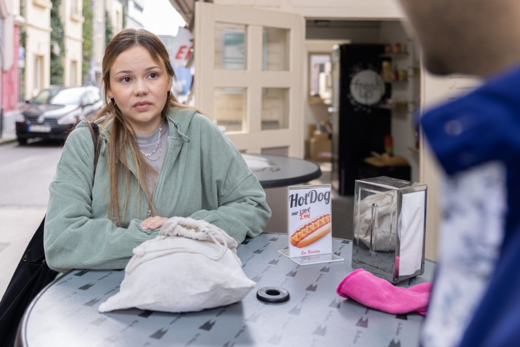 Theresa Traser spielt Ronja Pfeiffer – Offizieller „Unter uns“-Fanclub