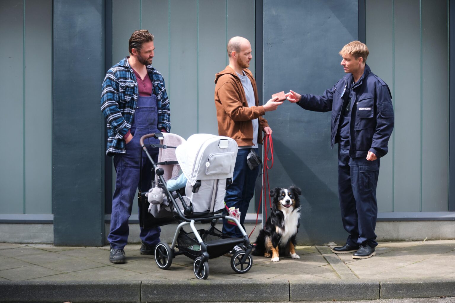 Hund Bandit bei „Unter uns“: Die ersten Szenenfotos – Offizieller „Unter uns“-Fanclub